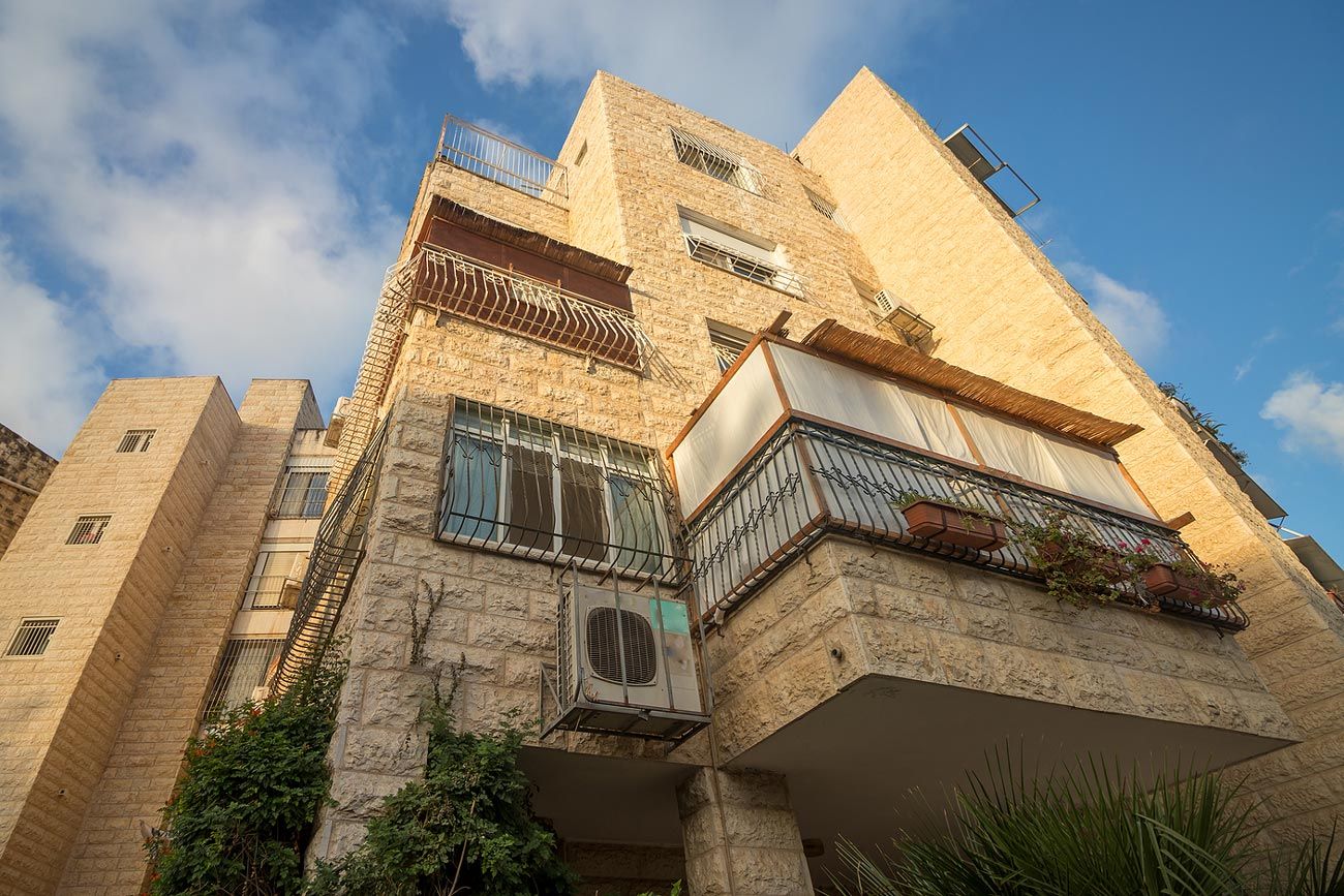 Jacob Meets Esau | Torah Portions | FFOZ